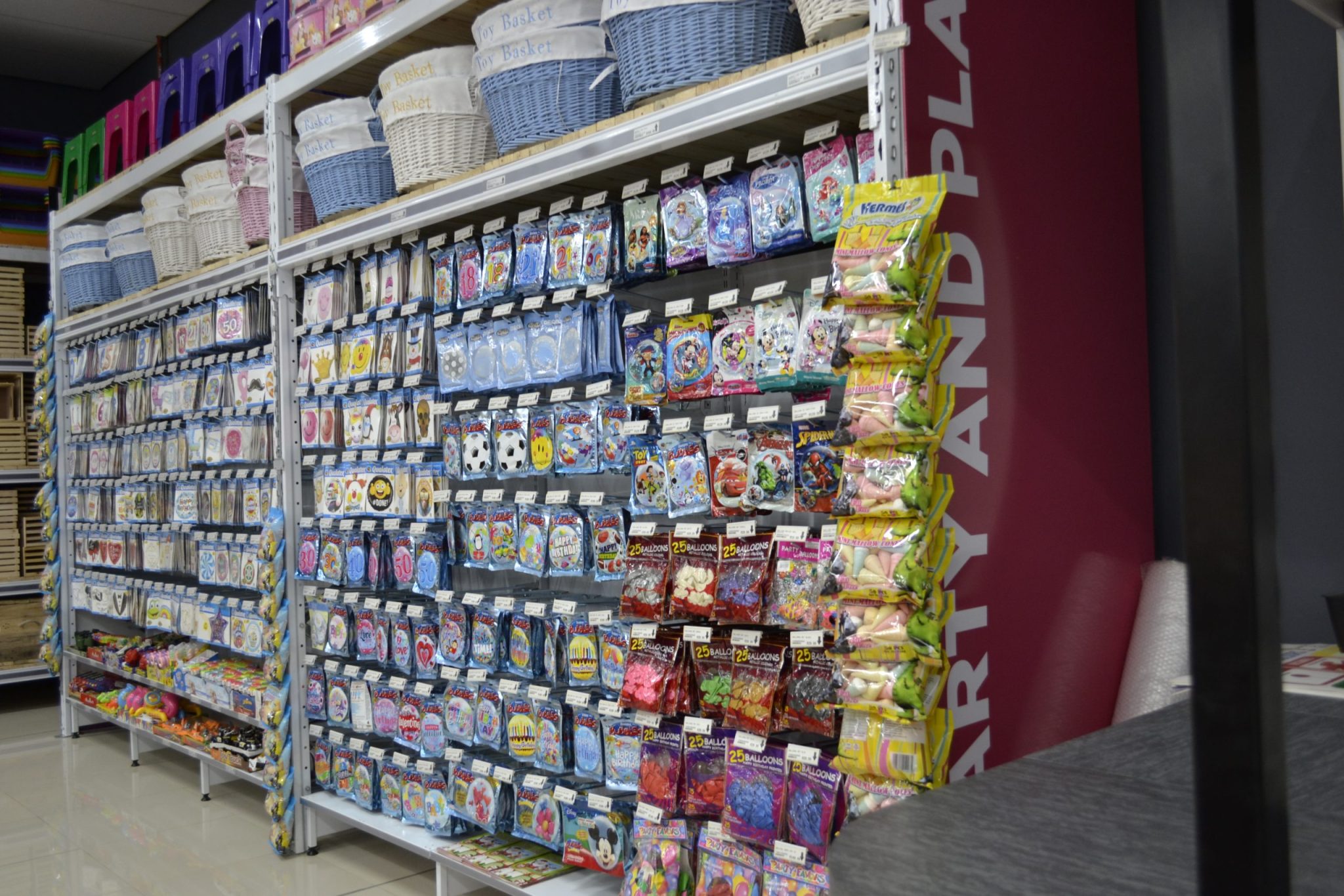 Gondola vs. Mobile Shelving: Retail Flexibility & Efficiency