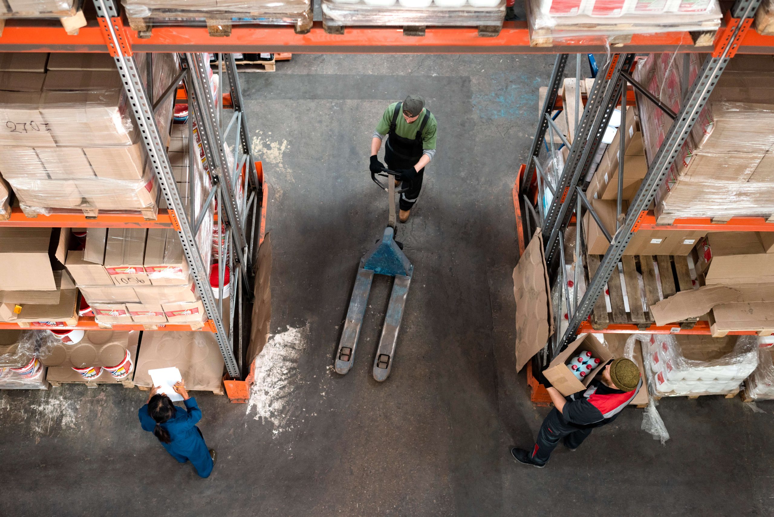 Manual vs. Automated Picking: Which Is Better?