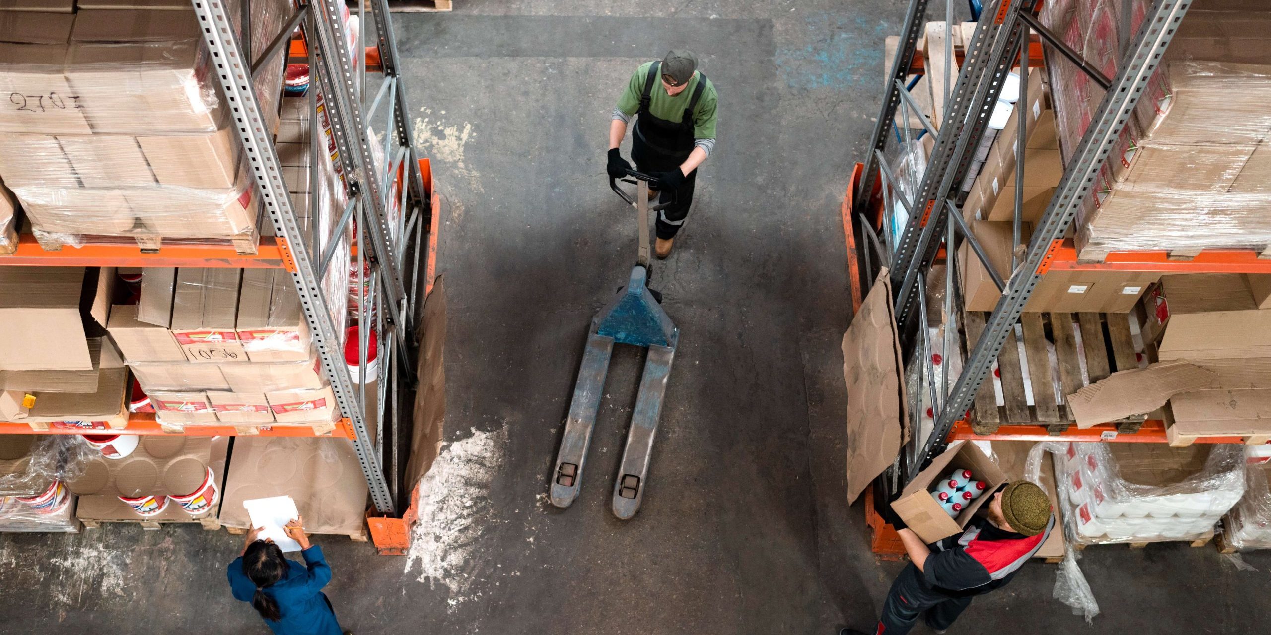 Manual vs. Automated Picking: Which Is Better?