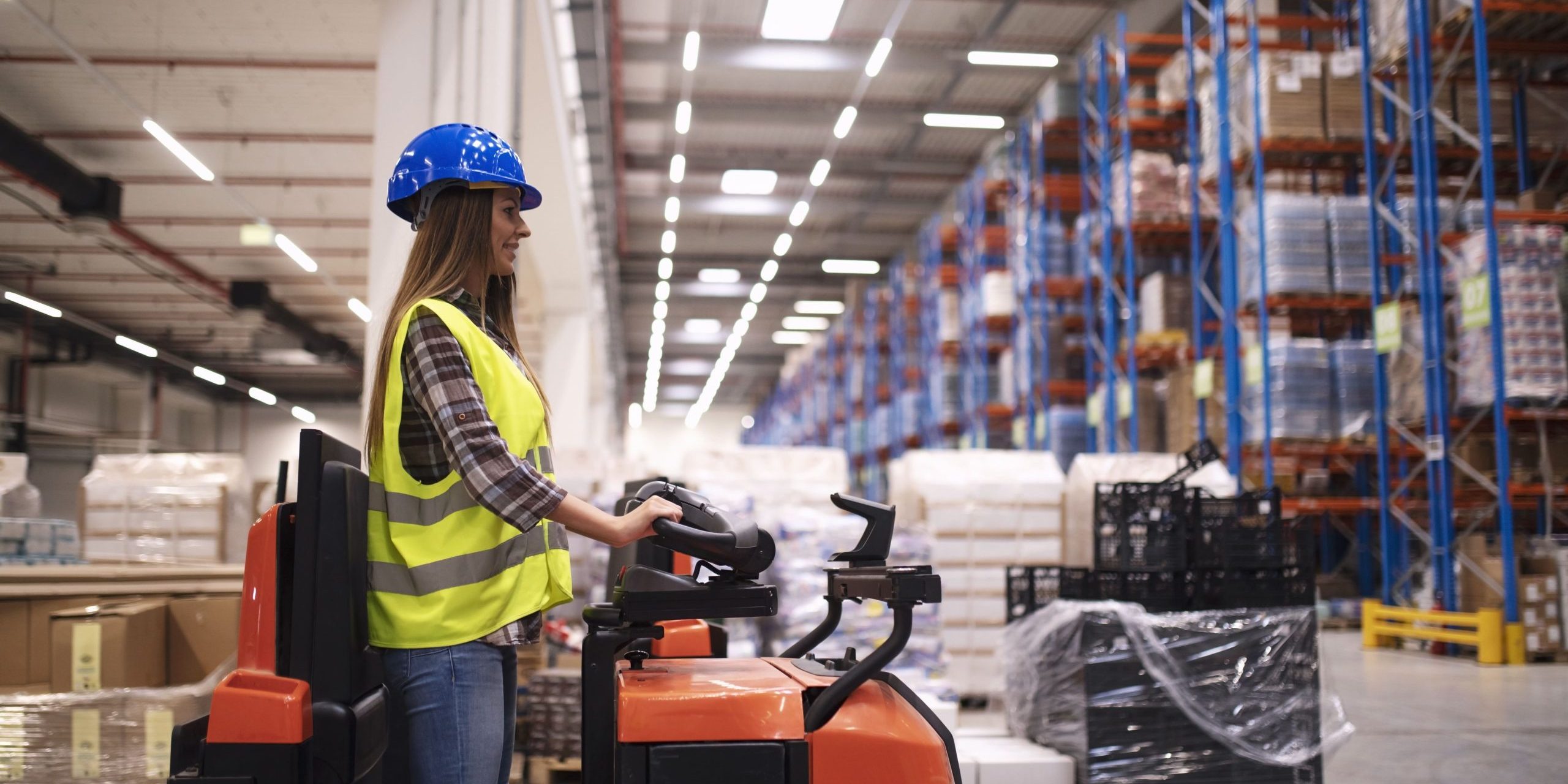 Adjustable vs. VNA Pallet Racking: Top Selective Storage