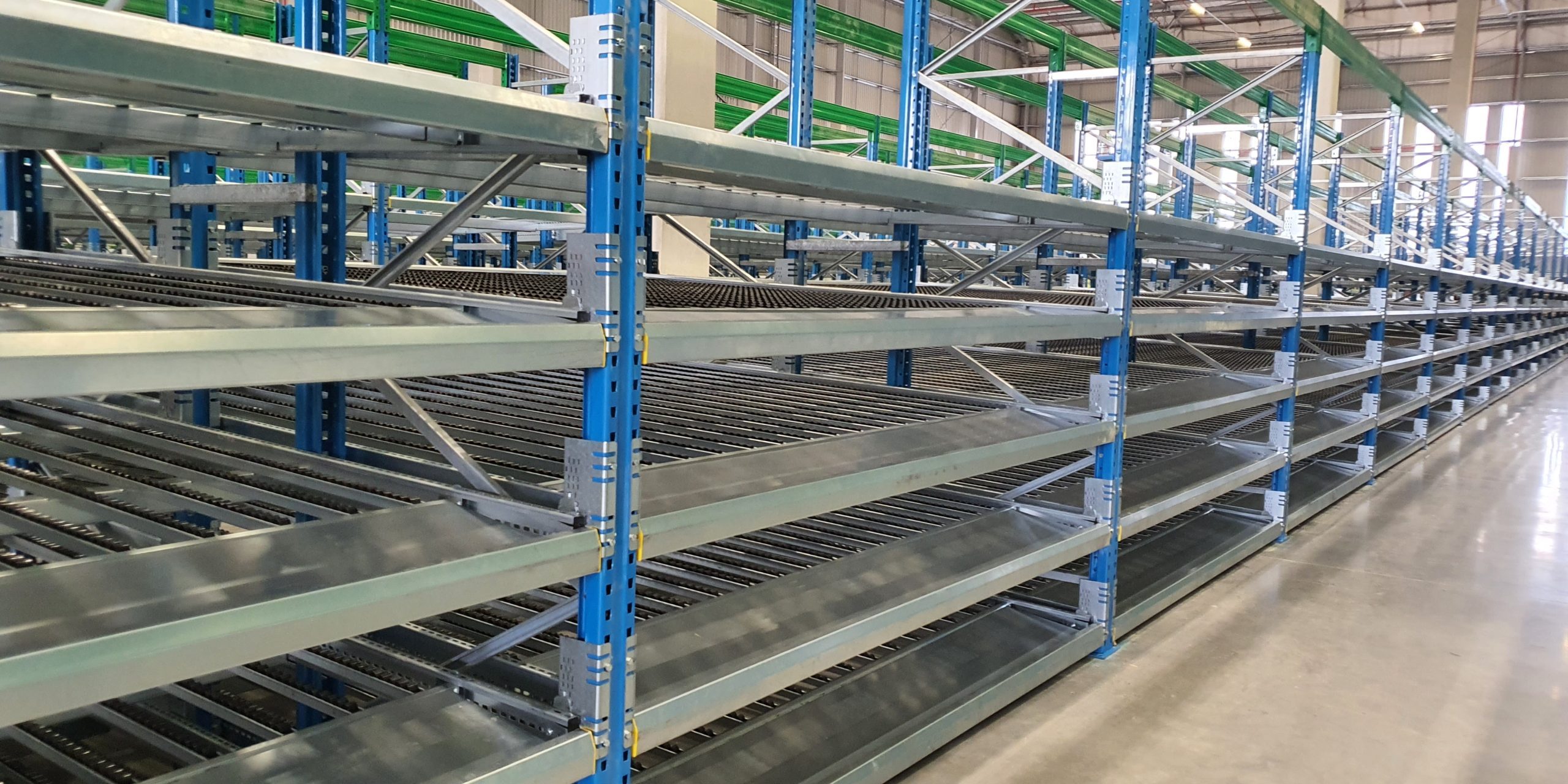 Carton Live Racking vs. Structural Mezzanines: Best Option